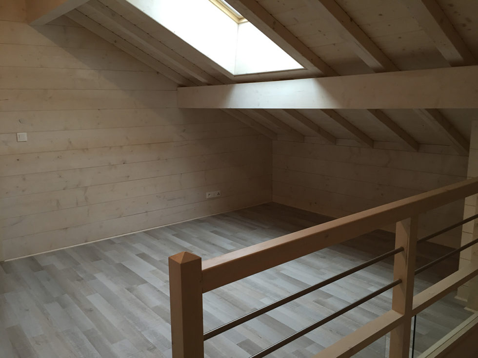Maison en madriers de bois avec ITE par Chalets Boisson - la maison ...